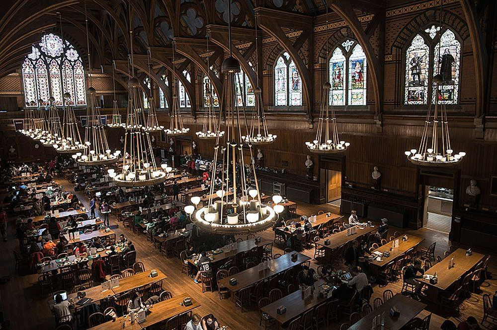 Pela primeira vez em 380 anos, Harvard tem maioria 'não branca' de ...