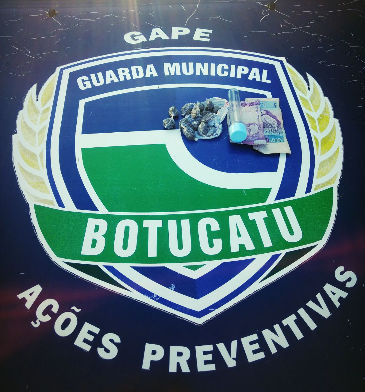 Botucatu: Operação Praça Segura da GCM prende traficante - Leia Notícias Botucatu: Operação Praça Segura da GCM prende traficante - Leia Notícias